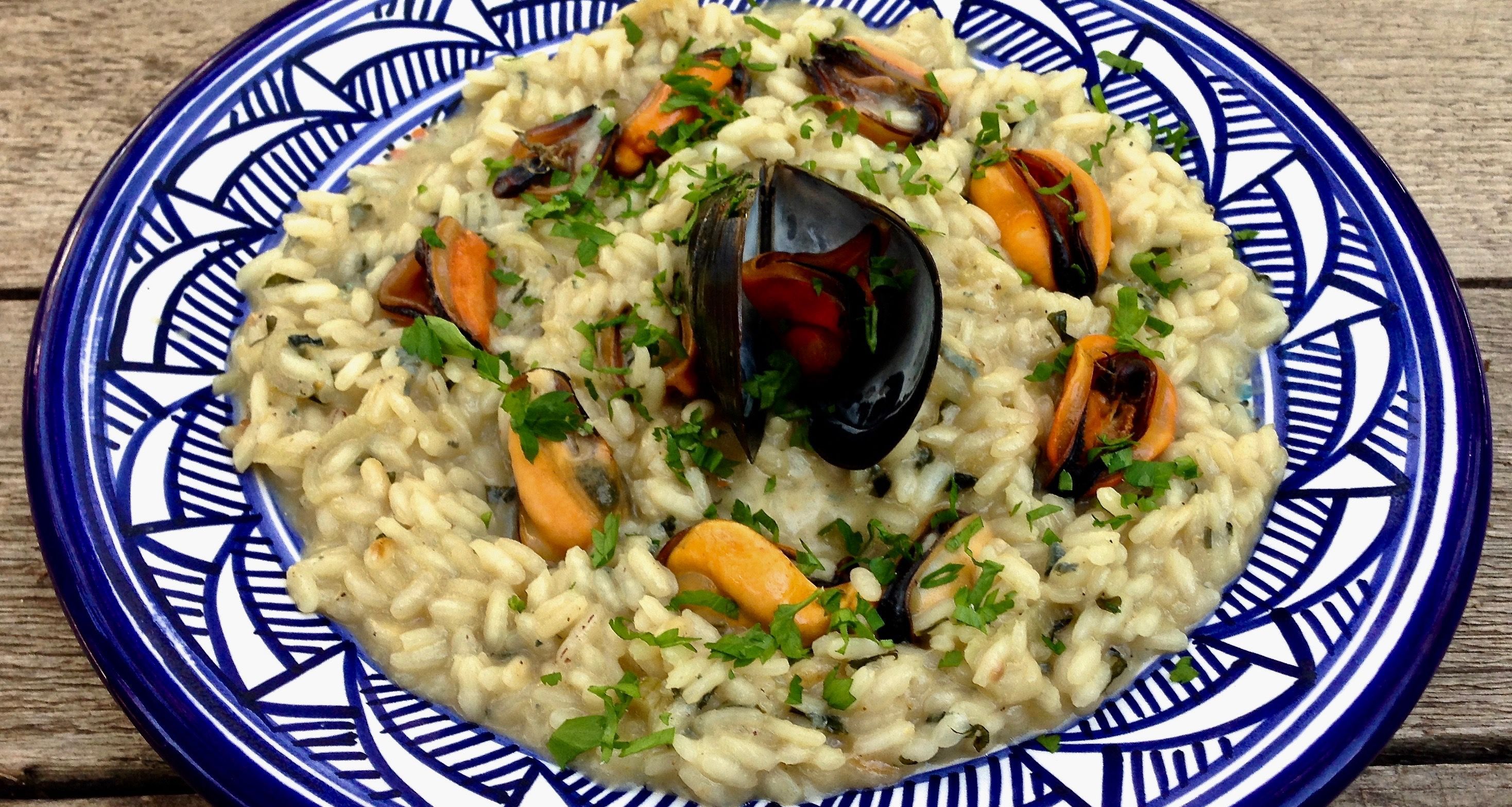 L'olio nel piatto di riso. Il risotto con le cozze | Bellapietra ...